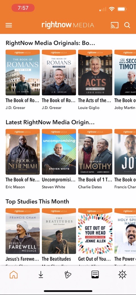 How do I use the Offline Playback feature in the RightNow Media app?