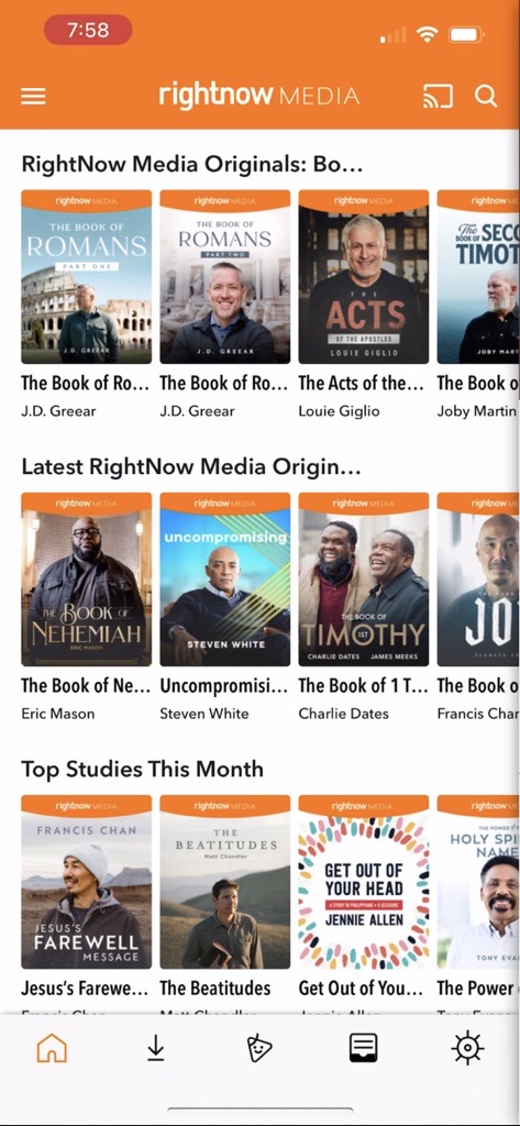 How do I use the Offline Playback feature in the RightNow Media app?